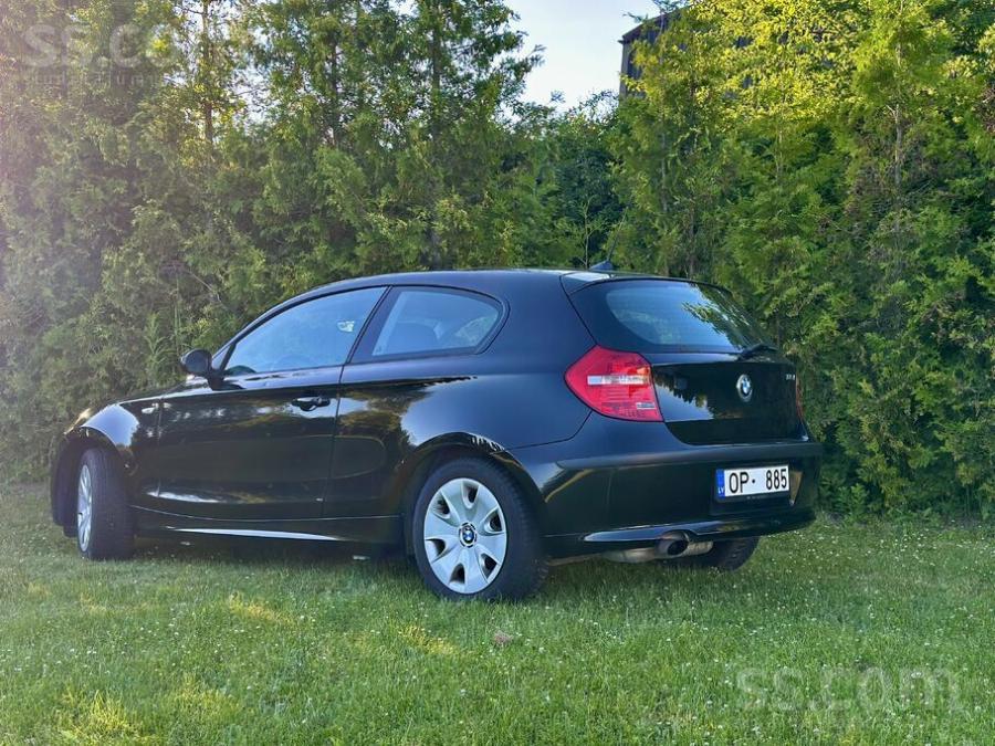 Black BMW 116 2009 in Riga, with an engine capacity of 2.00 L and mileage of 176 thousand km for 2950 €, photo 3 on AUTOMOTO.COM.LV