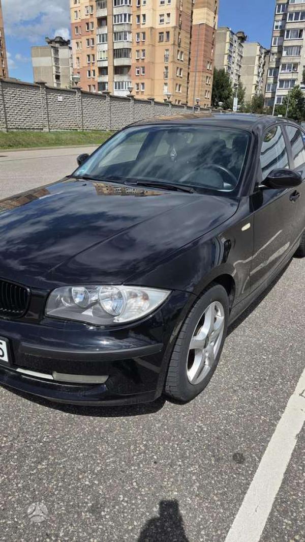 Black BMW 116 2009 in Kaunas, with an engine capacity of 1.60 L and mileage of 202 thousand km for 2599 €, photo 1 on AUTOMOTO.COM.LV
