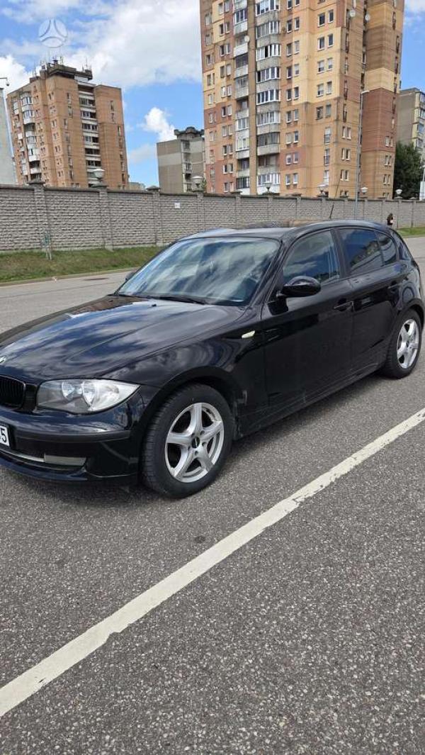 Black BMW 116 2009 in Kaunas, with an engine capacity of 1.60 L and mileage of 202 thousand km for 2599 €, photo 2 on AUTOMOTO.COM.LV
