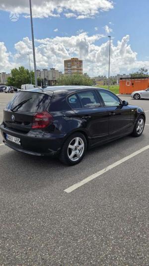 Black BMW 116 2009 in Kaunas, with an engine capacity of 1.60 L and mileage of 202 thousand km for 2599 €, photo 4 on AUTOMOTO.COM.LV