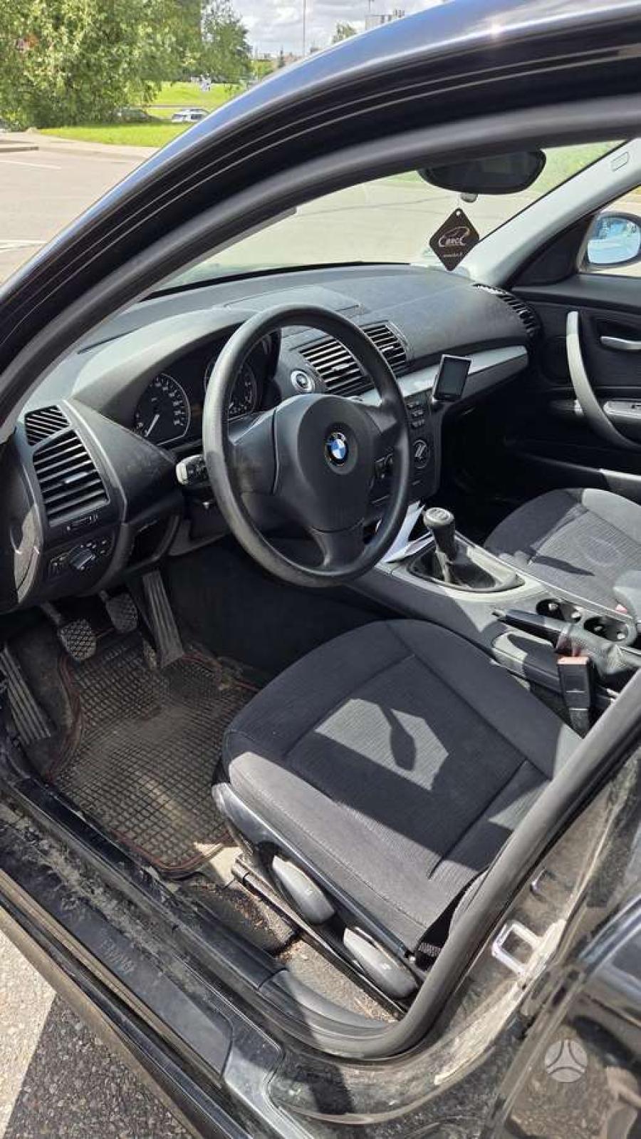 Black BMW 116 2009 in Kaunas, with an engine capacity of 1.60 L and mileage of 202 thousand km for 2599 €, photo 8 on AUTOMOTO.COM.LV