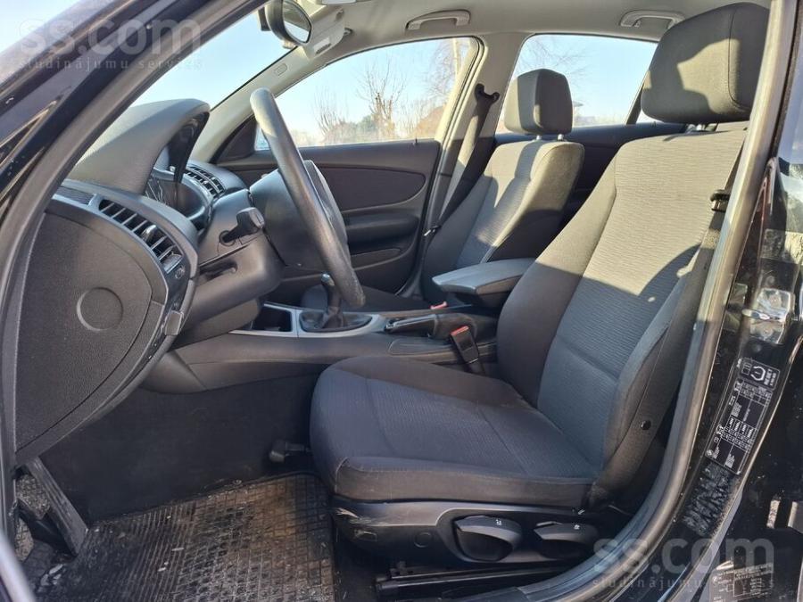 Black BMW 116 2009 in Riga, with an engine capacity of 1.60 L and mileage of 230 thousand km for 1150 €, photo 7 on AUTOMOTO.COM.LV