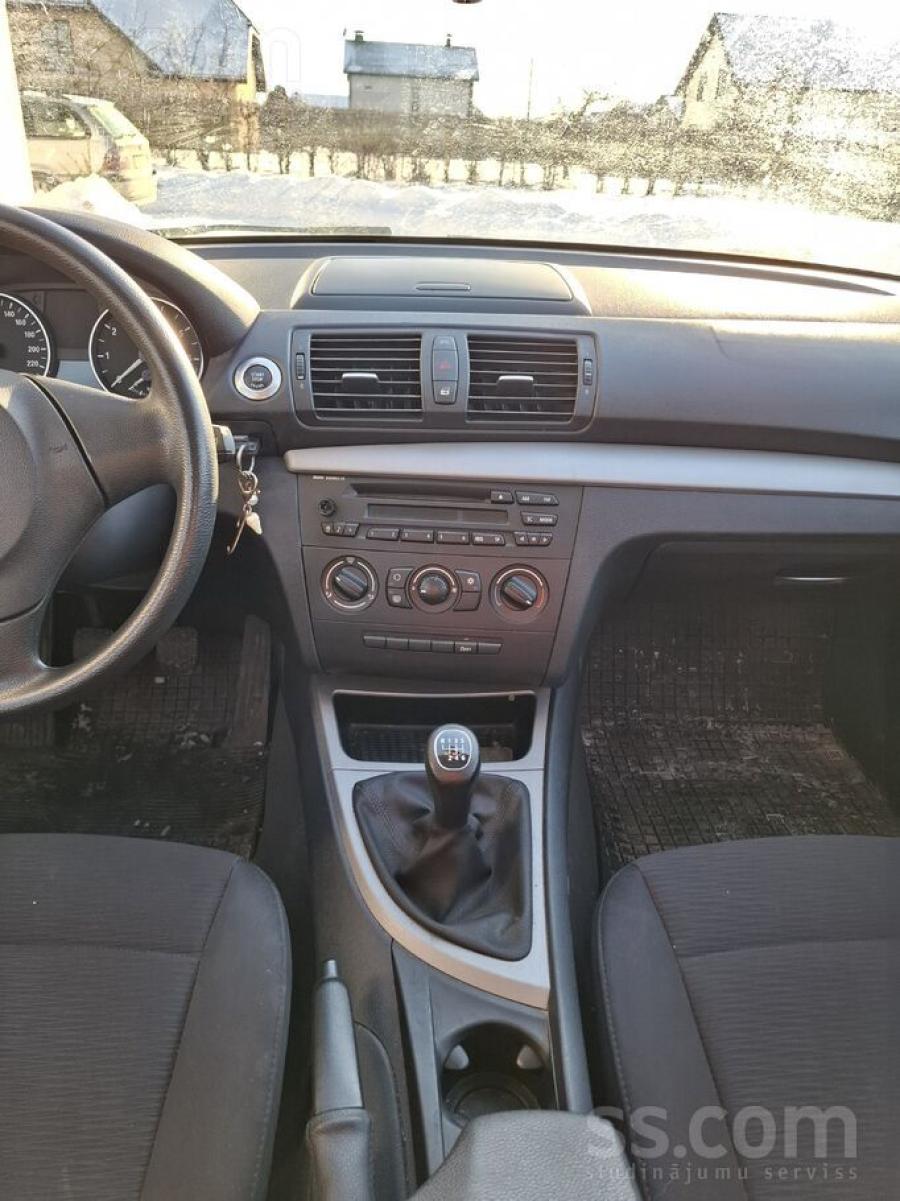 Black BMW 116 2009 in Riga, with an engine capacity of 1.60 L and mileage of 230 thousand km for 1150 €, photo 10 on AUTOMOTO.COM.LV