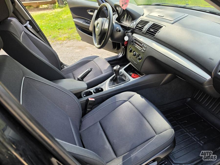 Black BMW 116 2009 in Radviliskis, with an engine capacity of 2.00 L and mileage of 172 thousand km for 3500 €, photo 29 on AUTOMOTO.COM.LV