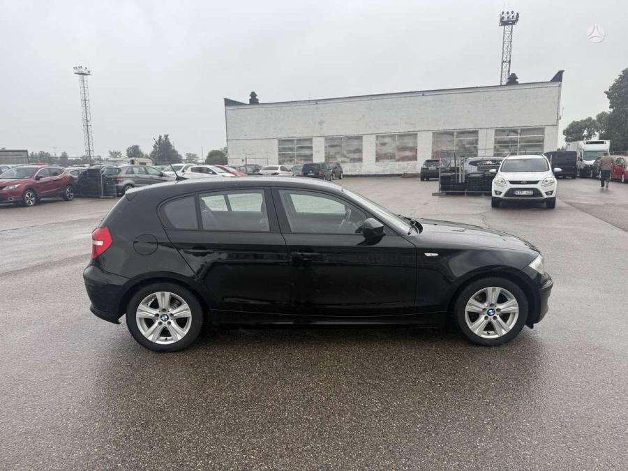 Melns BMW 116 2009 Marijampole, ar dzinēja tilpumu 2.00 L un nobraukumu 270 tūkst. km par 2400 €, foto 5 vietnē AUTOMOTO.COM.LV