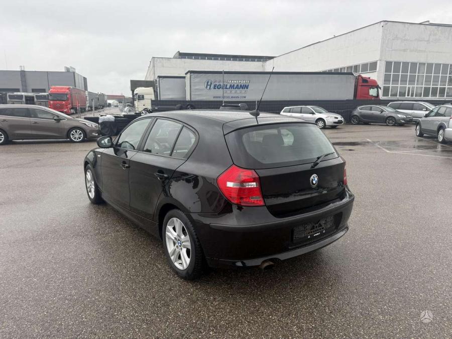 Melns BMW 116 2009 Marijampole, ar dzinēja tilpumu 2.00 L un nobraukumu 270 tūkst. km par 2400 €, foto 6 vietnē AUTOMOTO.COM.LV