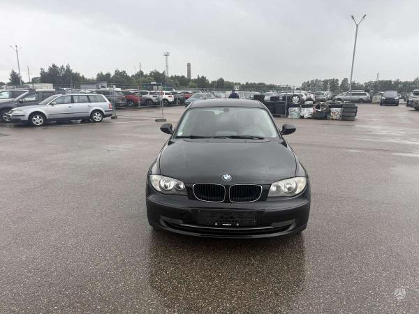 Black BMW 116 2009 in Marijampole, with an engine capacity of 2.00 L and mileage of 270 thousand km for 2400 €, photo 7 on AUTOMOTO.COM.LV