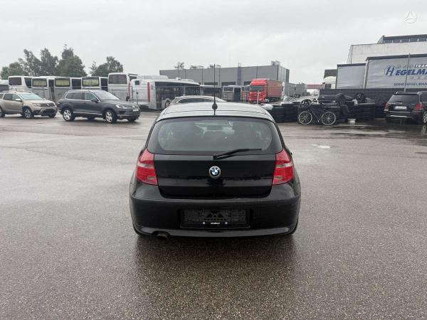Black BMW 116 2009 in Marijampole, with an engine capacity of 2.00 L and mileage of 270 thousand km for 2400 €, photo 8 on AUTOMOTO.COM.LV