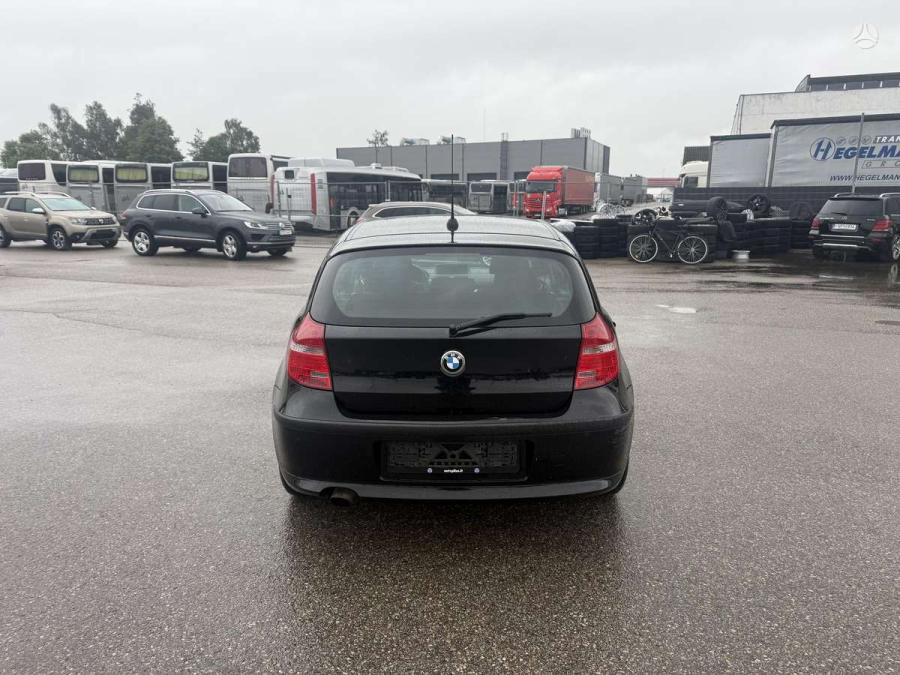 Melns BMW 116 2009 Marijampole, ar dzinēja tilpumu 2.00 L un nobraukumu 270 tūkst. km par 2400 €, foto 9 vietnē AUTOMOTO.COM.LV