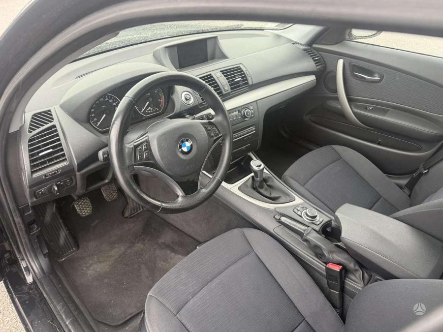 Melns BMW 116 2009 Marijampole, ar dzinēja tilpumu 2.00 L un nobraukumu 270 tūkst. km par 2400 €, foto 10 vietnē AUTOMOTO.COM.LV