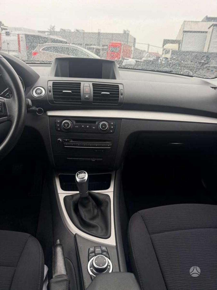 Melns BMW 116 2009 Marijampole, ar dzinēja tilpumu 2.00 L un nobraukumu 270 tūkst. km par 2400 €, foto 11 vietnē AUTOMOTO.COM.LV