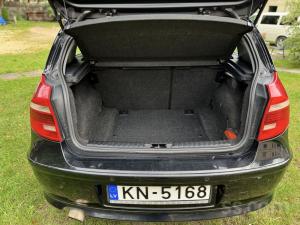 Black BMW 116 2009 in Valmiera, with an engine capacity of 2.00 L and mileage of 0 thousand km for 2300 €, photo 8 on AUTOMOTO.COM.LV