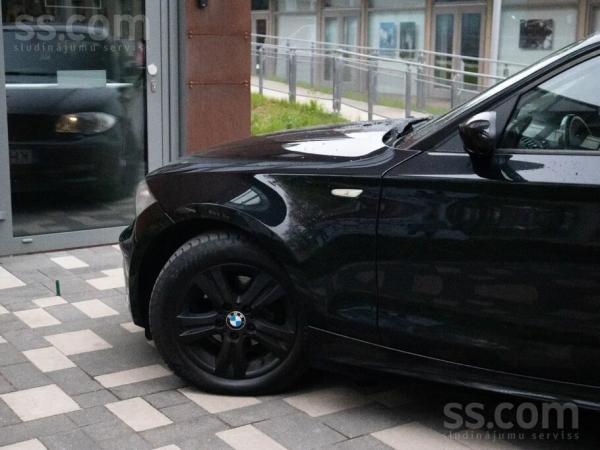 Black BMW 116 2009 in Riga, with an engine capacity of 2.00 L and mileage of 180 thousand km for 4500 €, photo 9 on AUTOMOTO.COM.LV