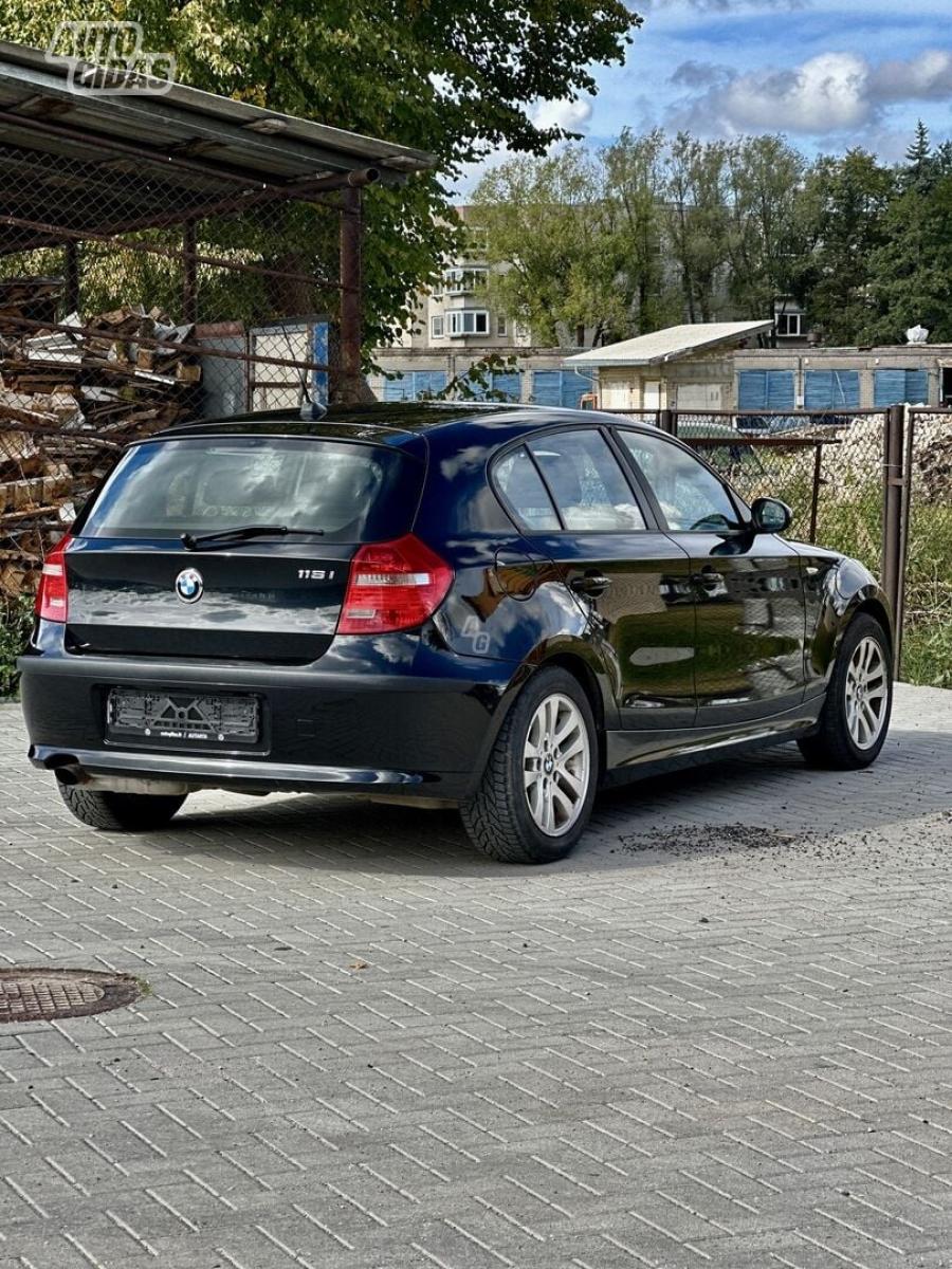 Melns BMW 116 2009 Kretinga, ar dzinēja tilpumu 1.60 L un nobraukumu 160 tūkst. km par 3350 €, foto 9 vietnē AUTOMOTO.COM.LV