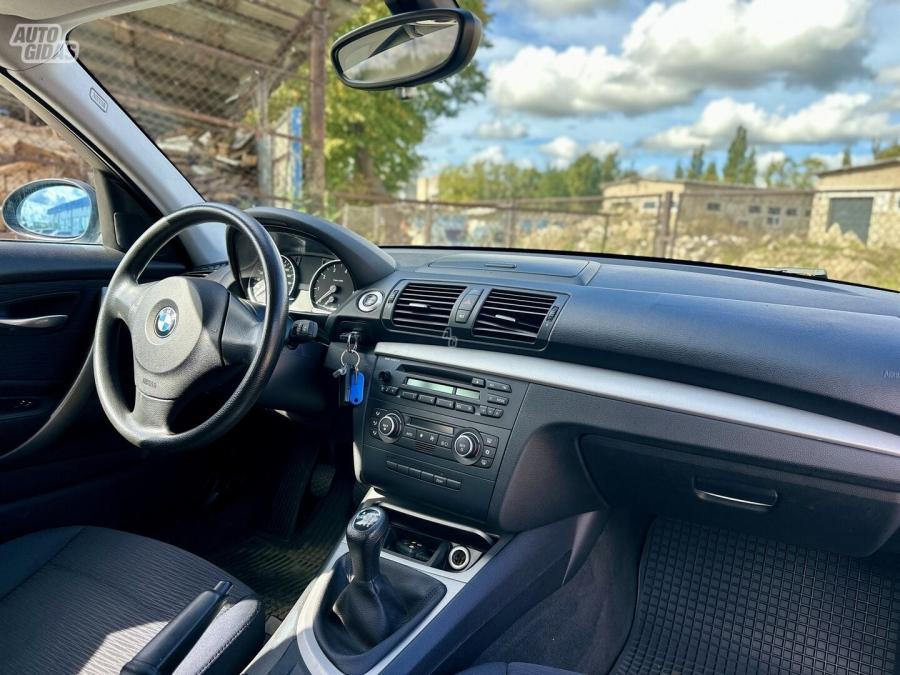 Melns BMW 116 2009 Kretinga, ar dzinēja tilpumu 1.60 L un nobraukumu 160 tūkst. km par 3350 €, foto 18 vietnē AUTOMOTO.COM.LV