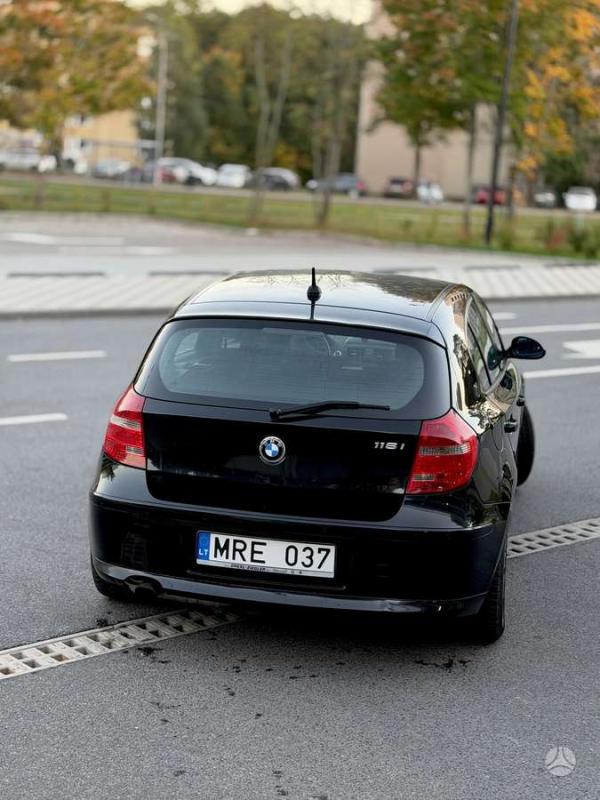 Black BMW 116 2009 in Vilnius, with an engine capacity of 0.00 L and mileage of 180 thousand km for 1900 €, photo 6 on AUTOMOTO.COM.LV