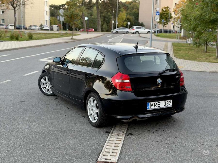 Black BMW 116 2009 in Vilnius, with an engine capacity of 0.00 L and mileage of 180 thousand km for 1900 €, photo 7 on AUTOMOTO.COM.LV