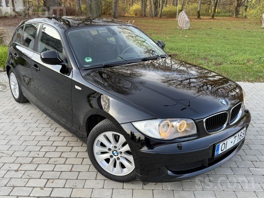Black BMW 116 2010 in Riga, with an engine capacity of 2.00 L and mileage of 281 thousand km for 4350 €, photo 5 on AUTOMOTO.COM.LV