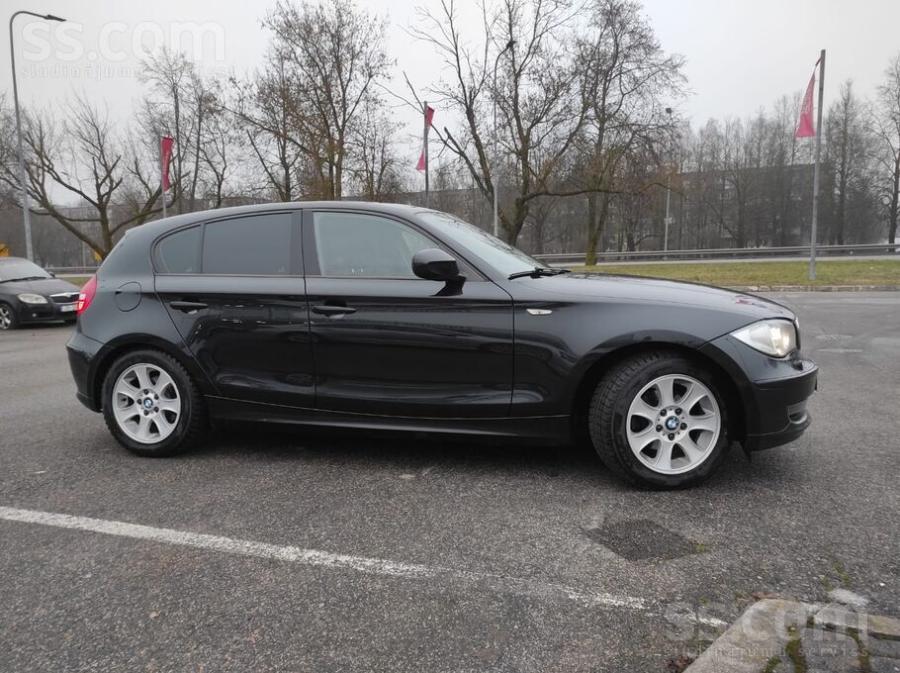 Black BMW 116 2010 in Riga, with an engine capacity of 2.00 L and mileage of 213 thousand km for 5000 €, photo 3 on AUTOMOTO.COM.LV