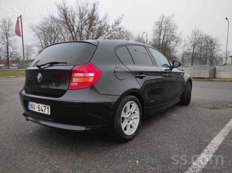 Black BMW 116 2010 in Riga, with an engine capacity of 2.00 L and mileage of 213 thousand km for 5000 €, photo 5 on AUTOMOTO.COM.LV