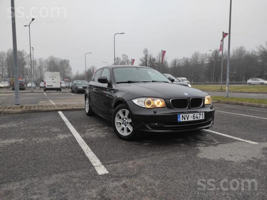 Black BMW 116 2010 in Riga, with an engine capacity of 2.00 L and mileage of 213 thousand km for 5000 €, photo 8 on AUTOMOTO.COM.LV