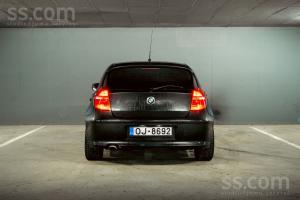 Black BMW 116 2010 in Riga, with an engine capacity of 2.00 L and mileage of 250 thousand km for 3870 €, photo 6 on AUTOMOTO.COM.LV