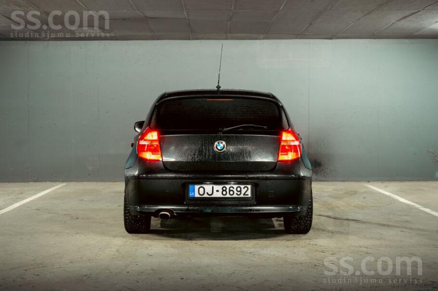 Black BMW 116 2010 in Riga, with an engine capacity of 2.00 L and mileage of 250 thousand km for 3870 €, photo 6 on AUTOMOTO.COM.LV