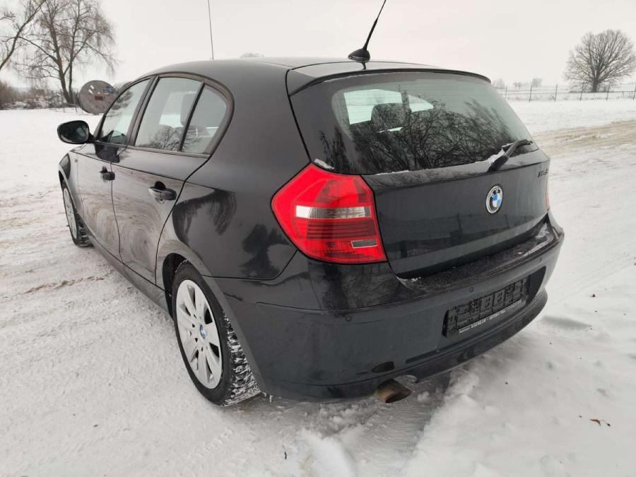 Melns BMW 116 2010 Marijampole, ar dzinēja tilpumu 2.00 L un nobraukumu 269 tūkst. km par 4200 €, foto 4 vietnē AUTOMOTO.COM.LV