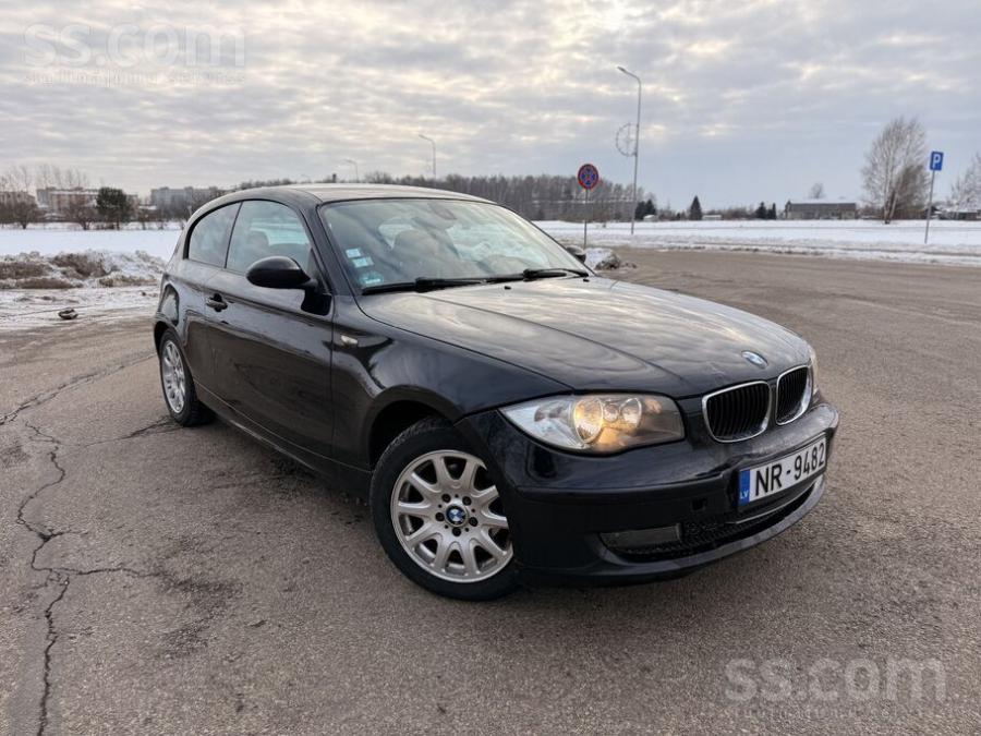 Melns BMW 116 2010 Rīga, ar dzinēja tilpumu 2.00 L un nobraukumu 272 tūkst. km par 2000 €, foto 1 vietnē AUTOMOTO.COM.LV