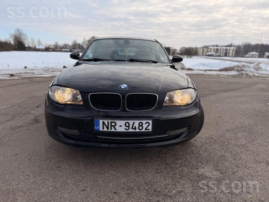 Melns BMW 116 2010 Rīga, ar dzinēja tilpumu 2.00 L un nobraukumu 272 tūkst. km par 2000 €, foto 2 vietnē AUTOMOTO.COM.LV