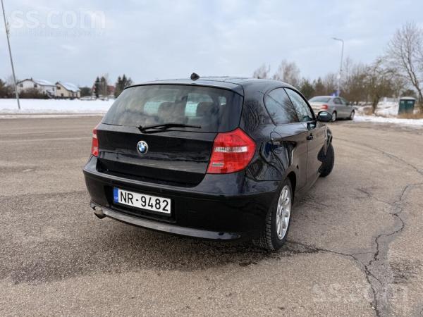 Black BMW 116 2010 in Riga, with an engine capacity of 2.00 L and mileage of 272 thousand km for 2000 €, photo 4 on AUTOMOTO.COM.LV