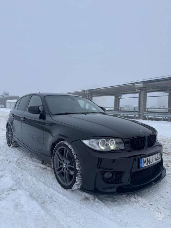 Melns BMW 116 2010 Viļņa, ar dzinēja tilpumu 2.00 L un nobraukumu 324 tūkst. km par 4800 €, foto 1 vietnē AUTOMOTO.COM.LV