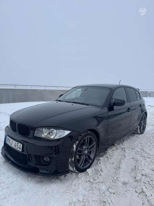 Melns BMW 116 2010 Viļņa, ar dzinēja tilpumu 2.00 L un nobraukumu 324 tūkst. km par 4800 €, foto 4 vietnē AUTOMOTO.COM.LV