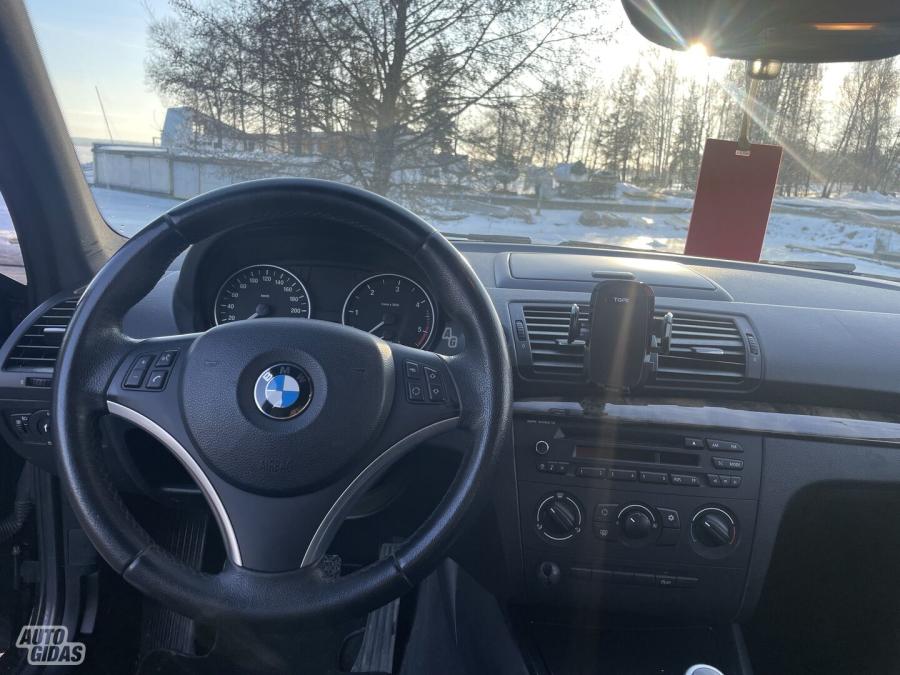 Melns BMW 116 2010 Kauņa, ar dzinēja tilpumu 2.00 L un nobraukumu 347 tūkst. km par 2999 €, foto 11 vietnē AUTOMOTO.COM.LV