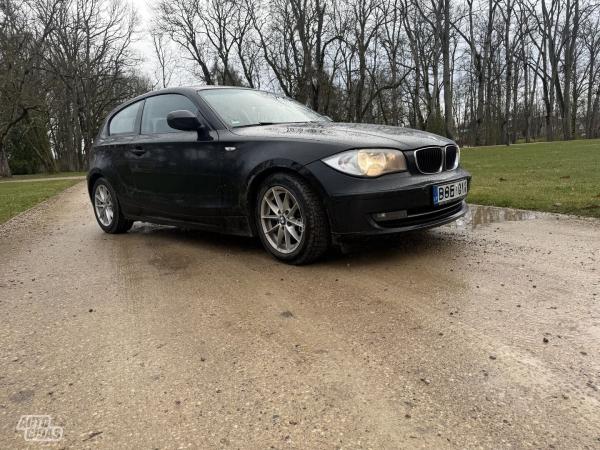 Black BMW 116 2010 in Vilnius, with an engine capacity of 2.00 L and mileage of 392 thousand km for 2500 €, photo 2 on AUTOMOTO.COM.LV