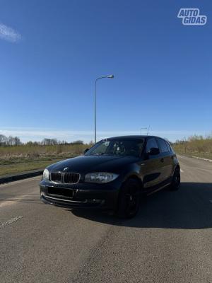 Melns BMW 116 2010 Viļņa, ar dzinēja tilpumu 2.00 L un nobraukumu 320 tūkst. km par 3350 €, foto  vietnē AUTOMOTO.COM.LV