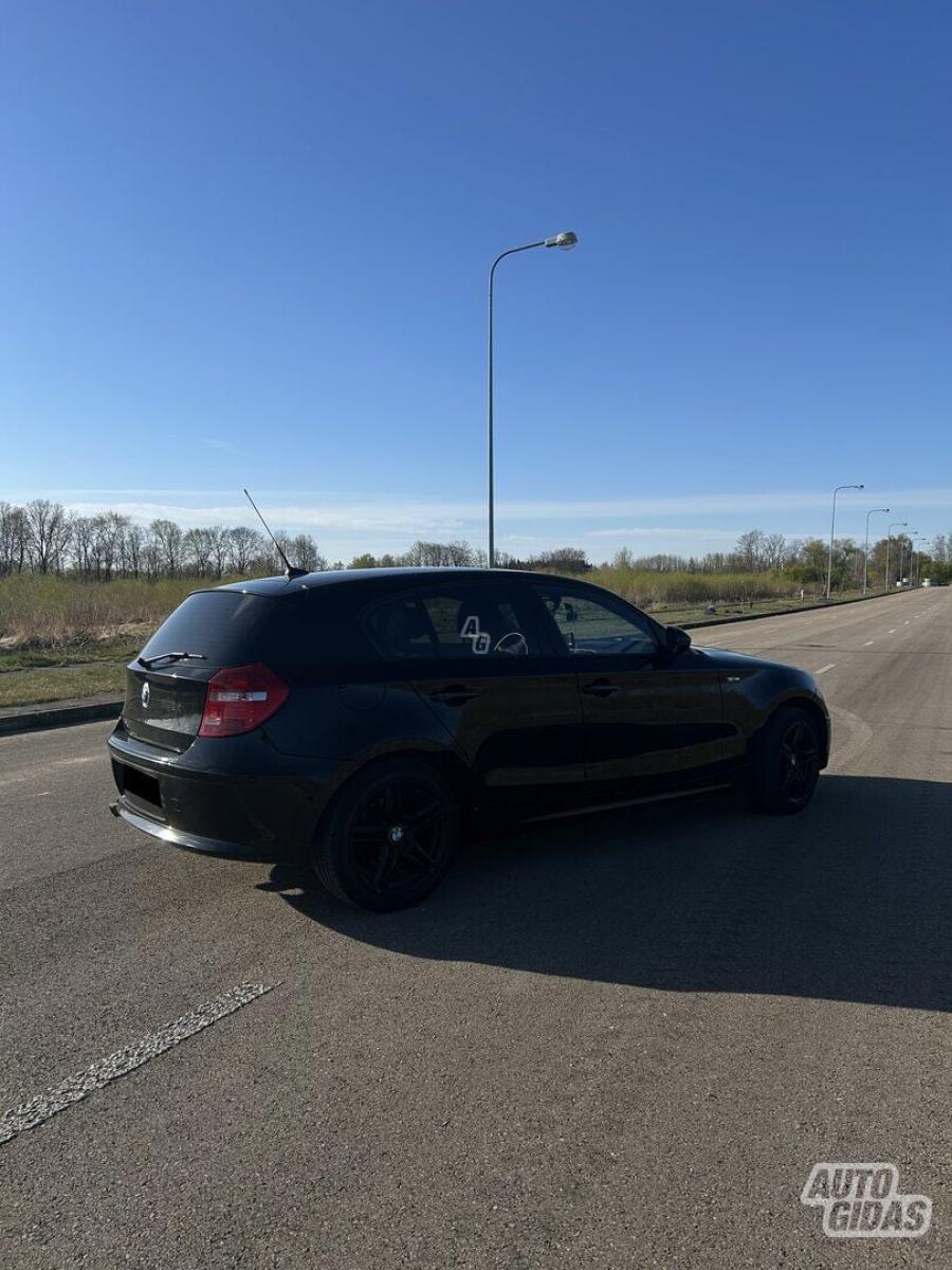 Melns BMW 116 2010 Viļņa, ar dzinēja tilpumu 2.00 L un nobraukumu 320 tūkst. km par 3350 €, foto 3 vietnē AUTOMOTO.COM.LV