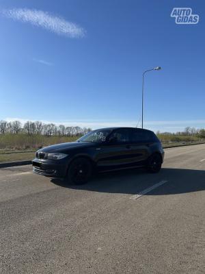 Melns BMW 116 2010 Viļņa, ar dzinēja tilpumu 2.00 L un nobraukumu 320 tūkst. km par 3350 €, foto 4 vietnē AUTOMOTO.COM.LV