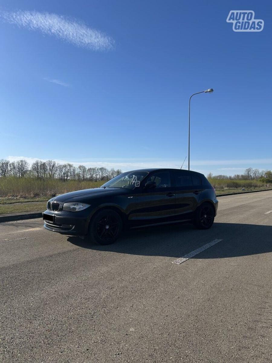 Melns BMW 116 2010 Viļņa, ar dzinēja tilpumu 2.00 L un nobraukumu 320 tūkst. km par 3350 €, foto 4 vietnē AUTOMOTO.COM.LV
