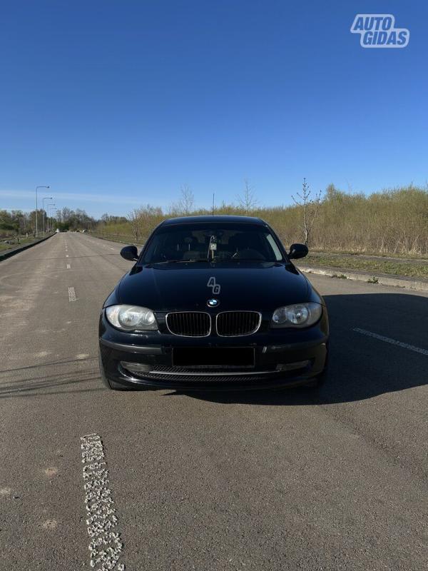 Melns BMW 116 2010 Viļņa, ar dzinēja tilpumu 2.00 L un nobraukumu 320 tūkst. km par 3350 €, foto 4 vietnē AUTOMOTO.COM.LV