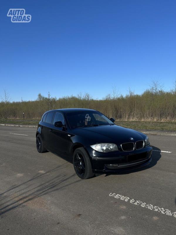 Melns BMW 116 2010 Viļņa, ar dzinēja tilpumu 2.00 L un nobraukumu 320 tūkst. km par 3350 €, foto 6 vietnē AUTOMOTO.COM.LV