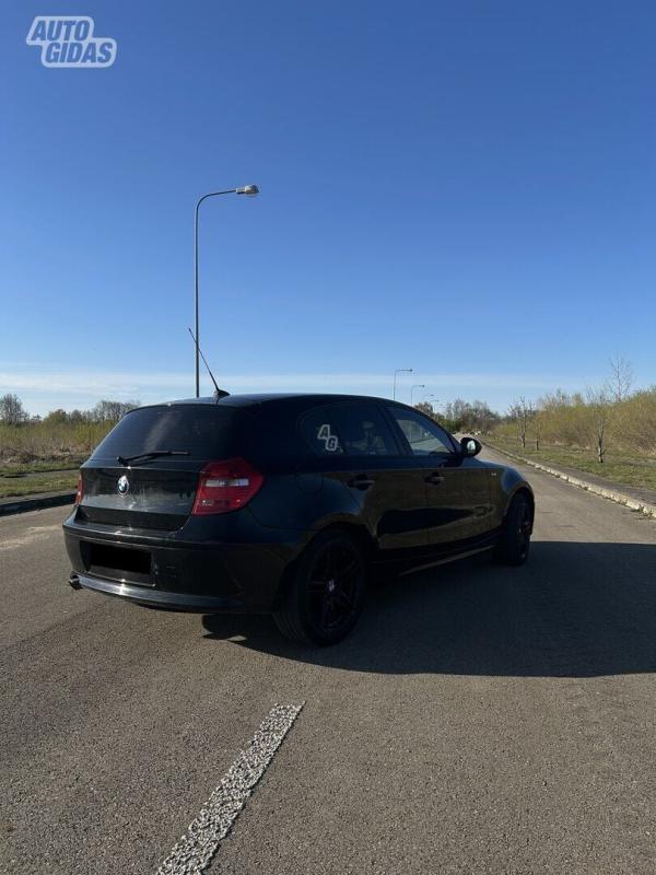 Melns BMW 116 2010 Viļņa, ar dzinēja tilpumu 2.00 L un nobraukumu 320 tūkst. km par 3350 €, foto 8 vietnē AUTOMOTO.COM.LV