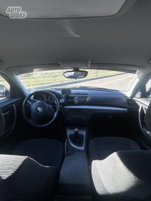Melns BMW 116 2010 Viļņa, ar dzinēja tilpumu 2.00 L un nobraukumu 320 tūkst. km par 3350 €, foto 14 vietnē AUTOMOTO.COM.LV