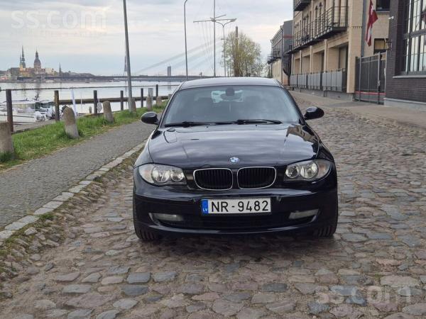 Black BMW 116 2010 in Riga, with an engine capacity of 2.00 L and mileage of 273 thousand km for 3500 €, photo 2 on AUTOMOTO.COM.LV