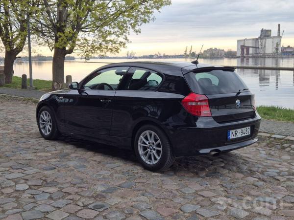 Black BMW 116 2010 in Riga, with an engine capacity of 2.00 L and mileage of 273 thousand km for 3500 €, photo 4 on AUTOMOTO.COM.LV