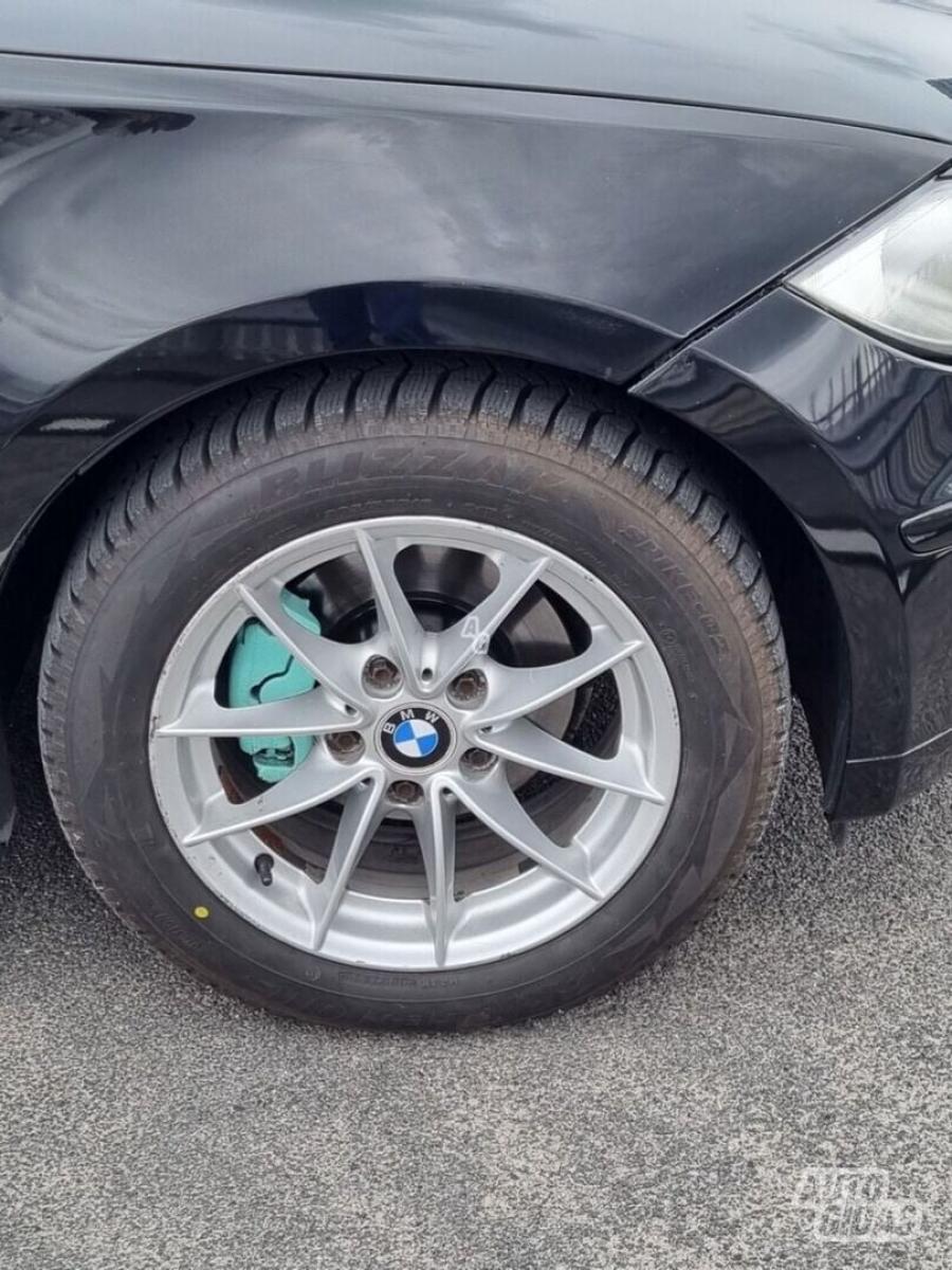 Melns BMW 116 2010 Viļņa, ar dzinēja tilpumu 2.00 L un nobraukumu 235 tūkst. km par 4250 €, foto 4 vietnē AUTOMOTO.COM.LV