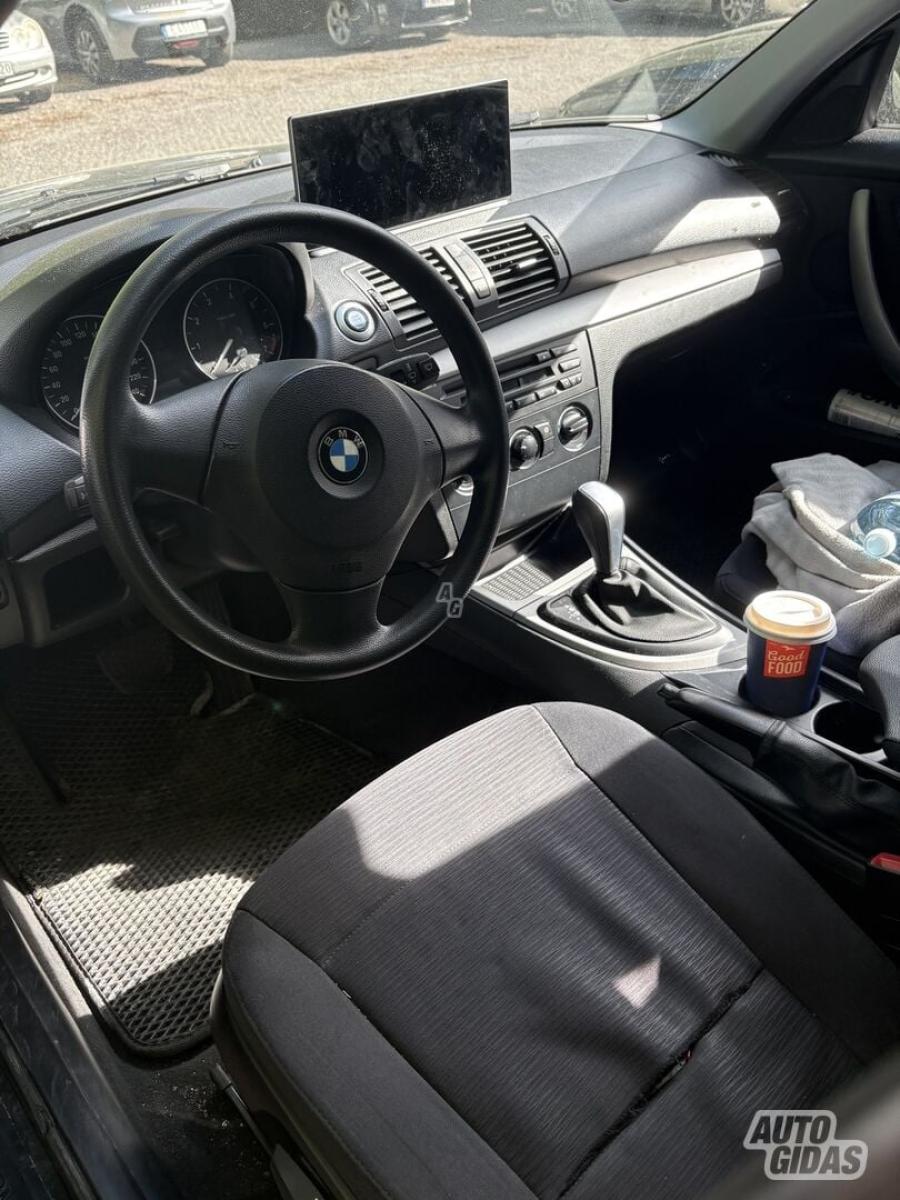 Melns BMW 116 2010 Viļņa, ar dzinēja tilpumu 2.00 L un nobraukumu 235 tūkst. km par 4250 €, foto 5 vietnē AUTOMOTO.COM.LV