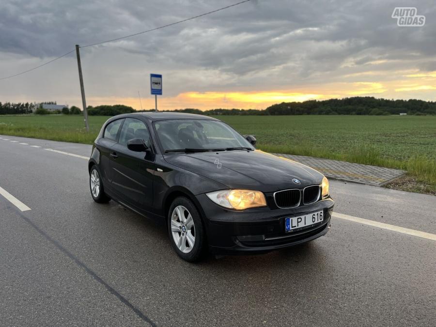 Black BMW 116 2010 in Klaipeda, with an engine capacity of 2.00 L and mileage of 308 thousand km for 2450 €, photo 1 on AUTOMOTO.COM.LV