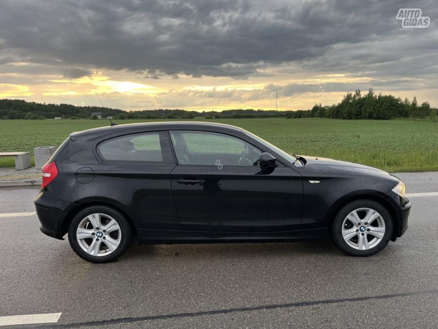 Black BMW 116 2010 in Klaipeda, with an engine capacity of 2.00 L and mileage of 308 thousand km for 2450 €, photo 3 on AUTOMOTO.COM.LV