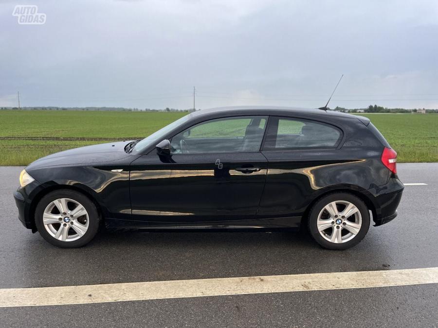 Black BMW 116 2010 in Klaipeda, with an engine capacity of 2.00 L and mileage of 308 thousand km for 2450 €, photo 5 on AUTOMOTO.COM.LV